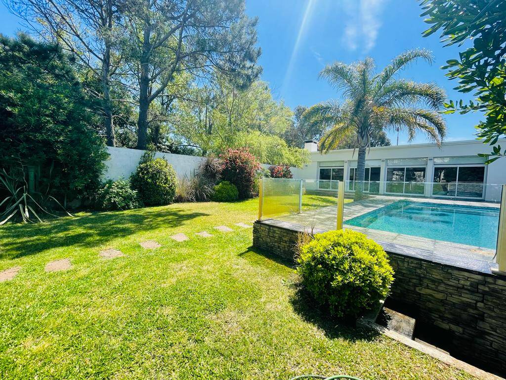 Disfrutable Alquiler Temporal en Atlántida Con Piscina Climatizada